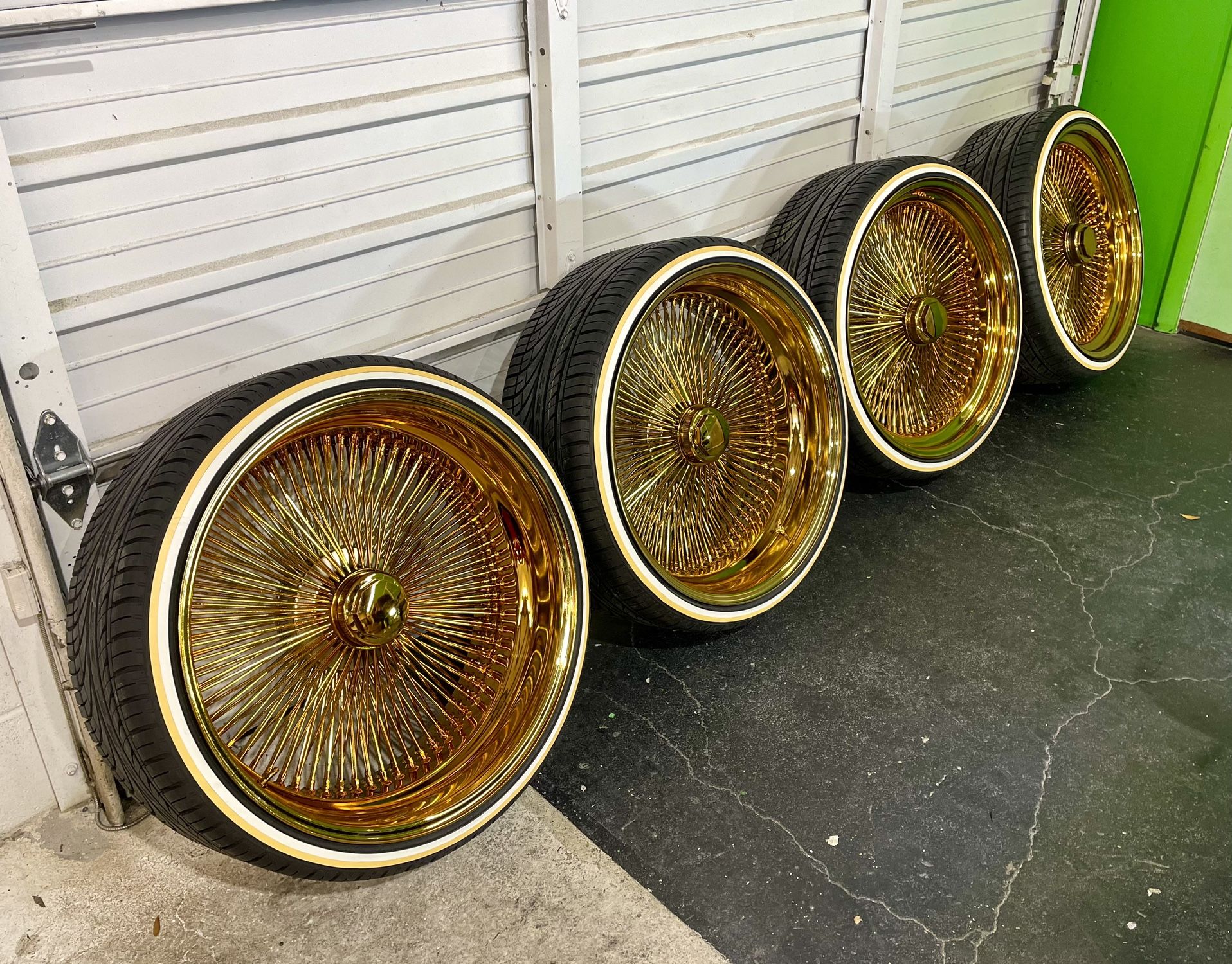 All Gold Staggered 24” Wires W/ White & Yellow Stripes for Sale in ...