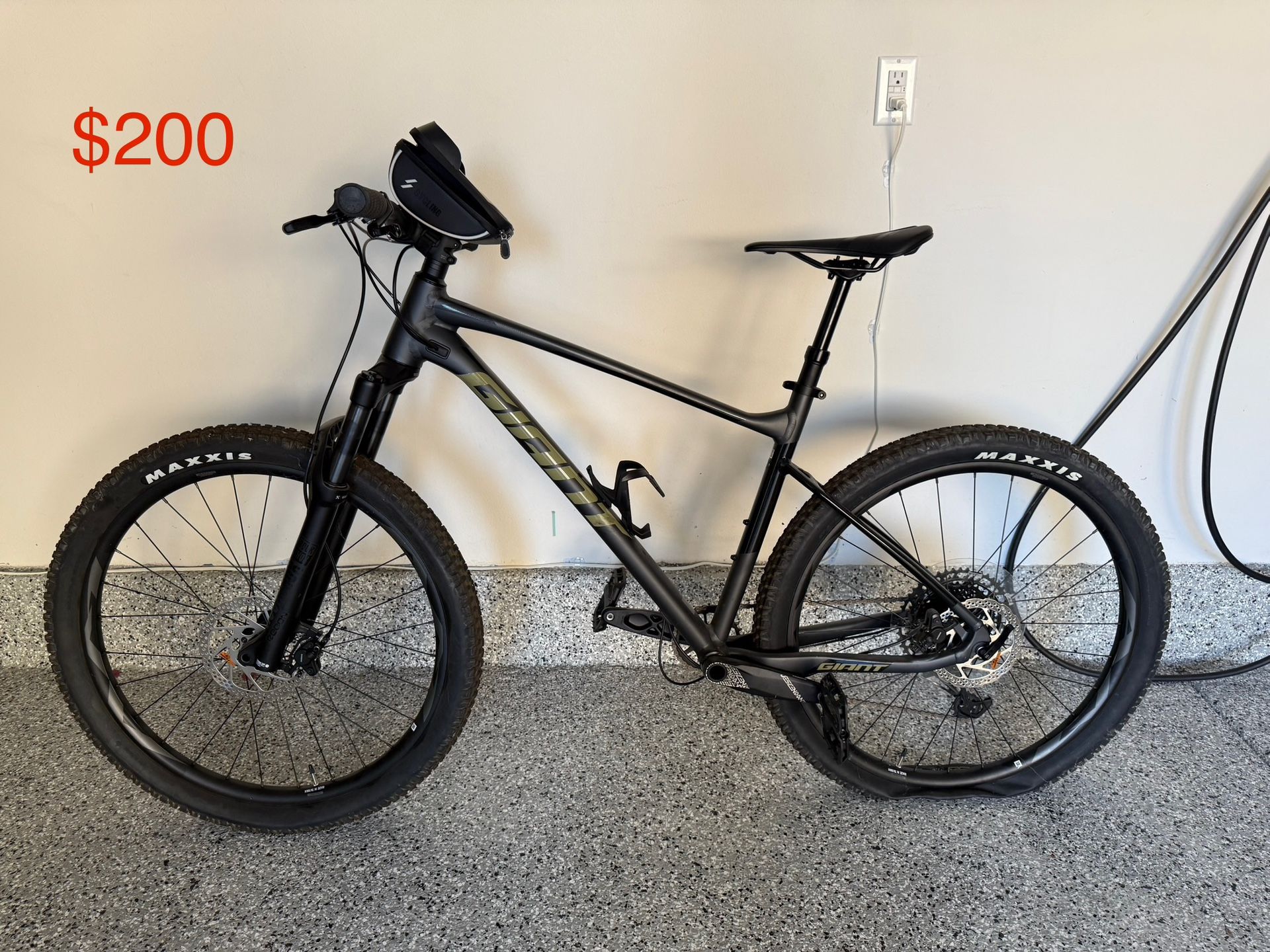 Giant Bicycle for Sale in Irvine, CA - OfferUp