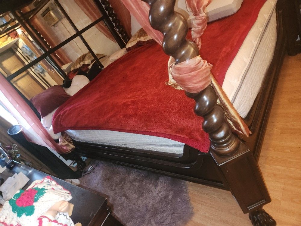 Stephlea poster avalible bed