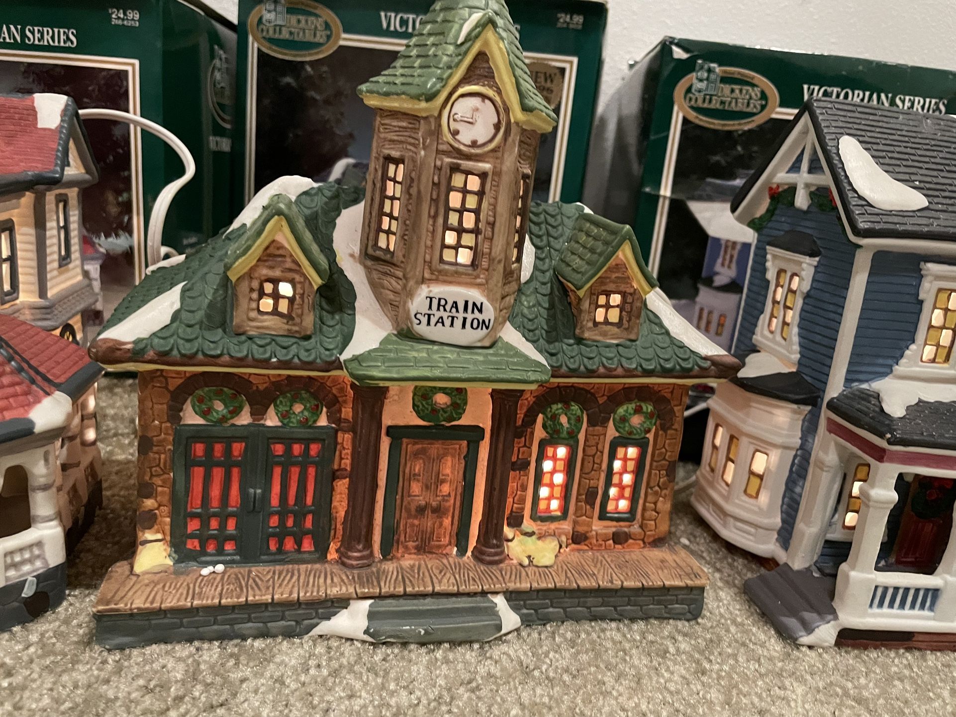 Dickens Collectables Victorian Series for Sale in Stanwood, WA - OfferUp