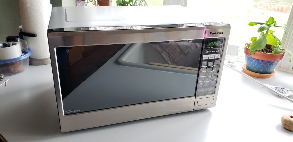 Panasonic Silver 1200W Microwave 1.3 Cubic FT NN-SN671S Used Works ...