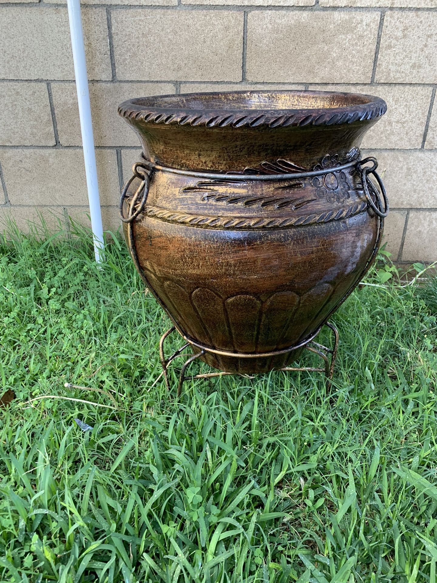 Large flower pots for Sale in Fontana, CA - OfferUp