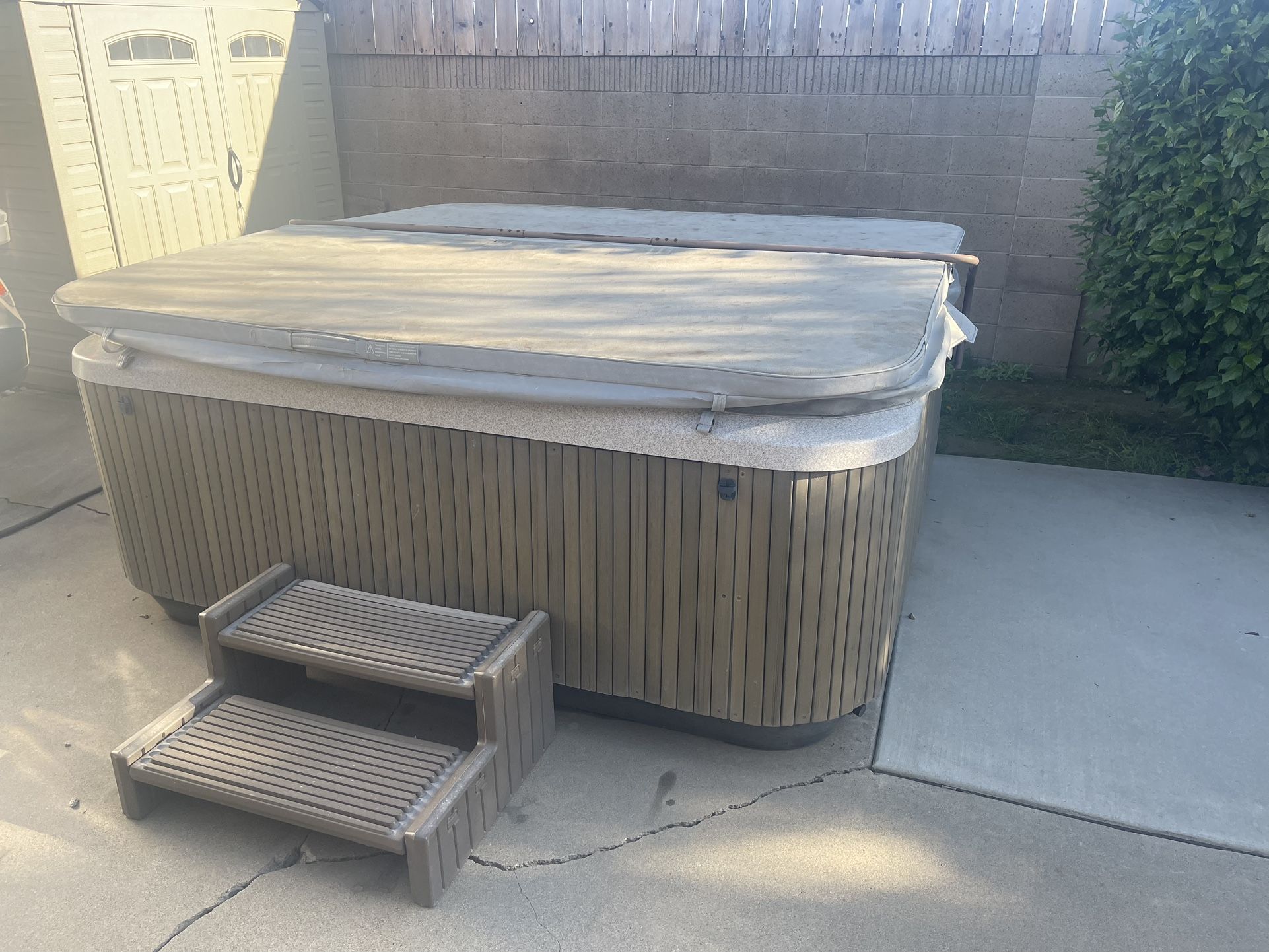 Jacuzzi J385 8 Person Spa for Sale in Huntington Beach, CA - OfferUp