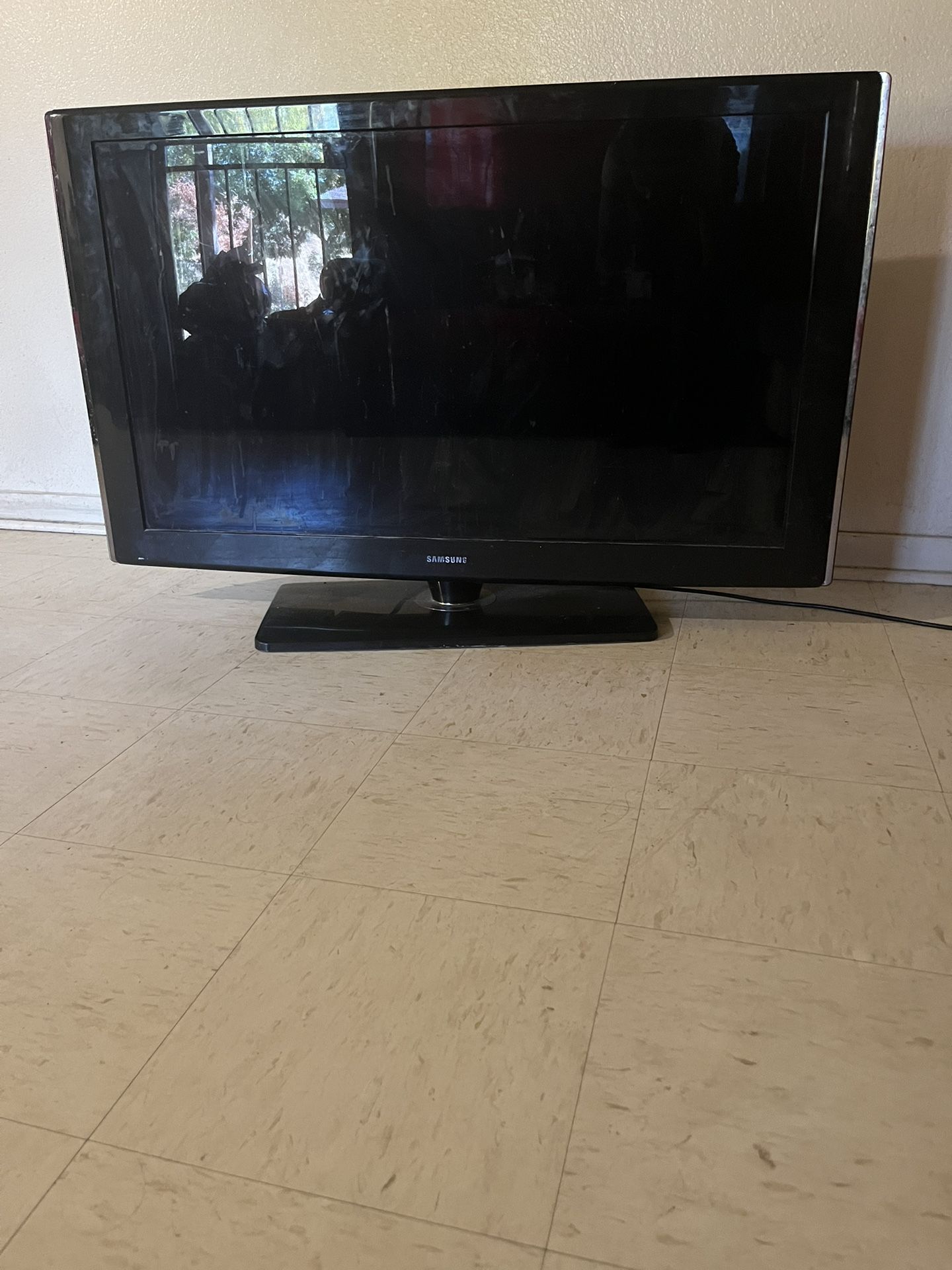 42 Inch NOT smart TV for Sale in Fresno, CA - OfferUp