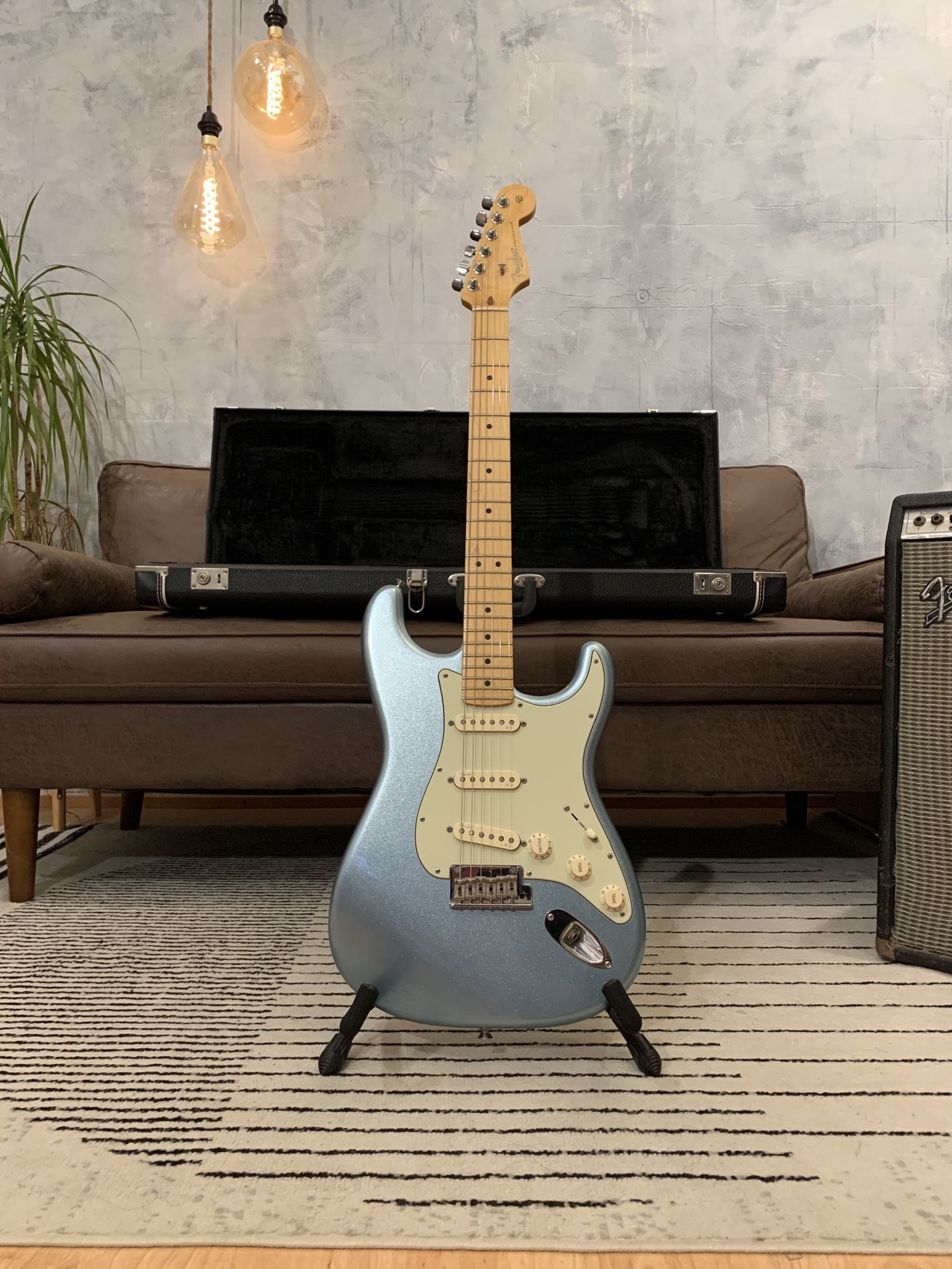 Fender American Deluxe Stratocaster Plus with Maple Fretboard 7.6lb ...