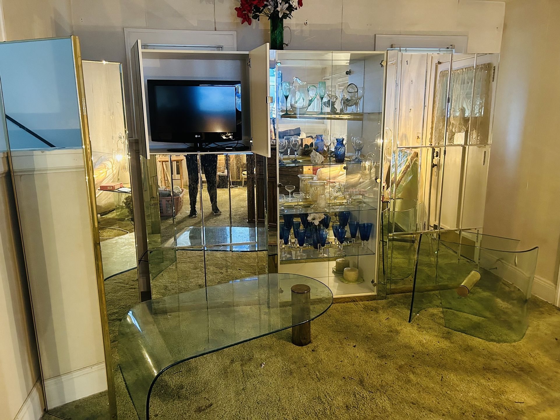 Glass Entertainment Center for Sale in Cleveland, OH - OfferUp