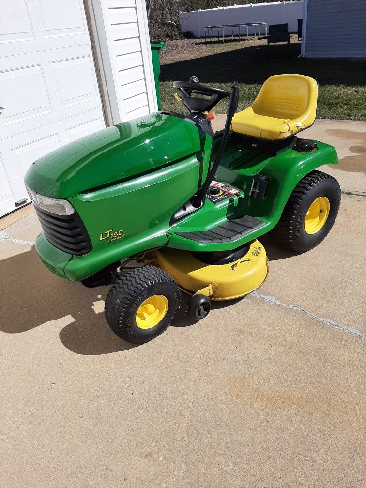 John Deere LT150 Riding Lawnmower for Sale in Charlotte, NC - OfferUp