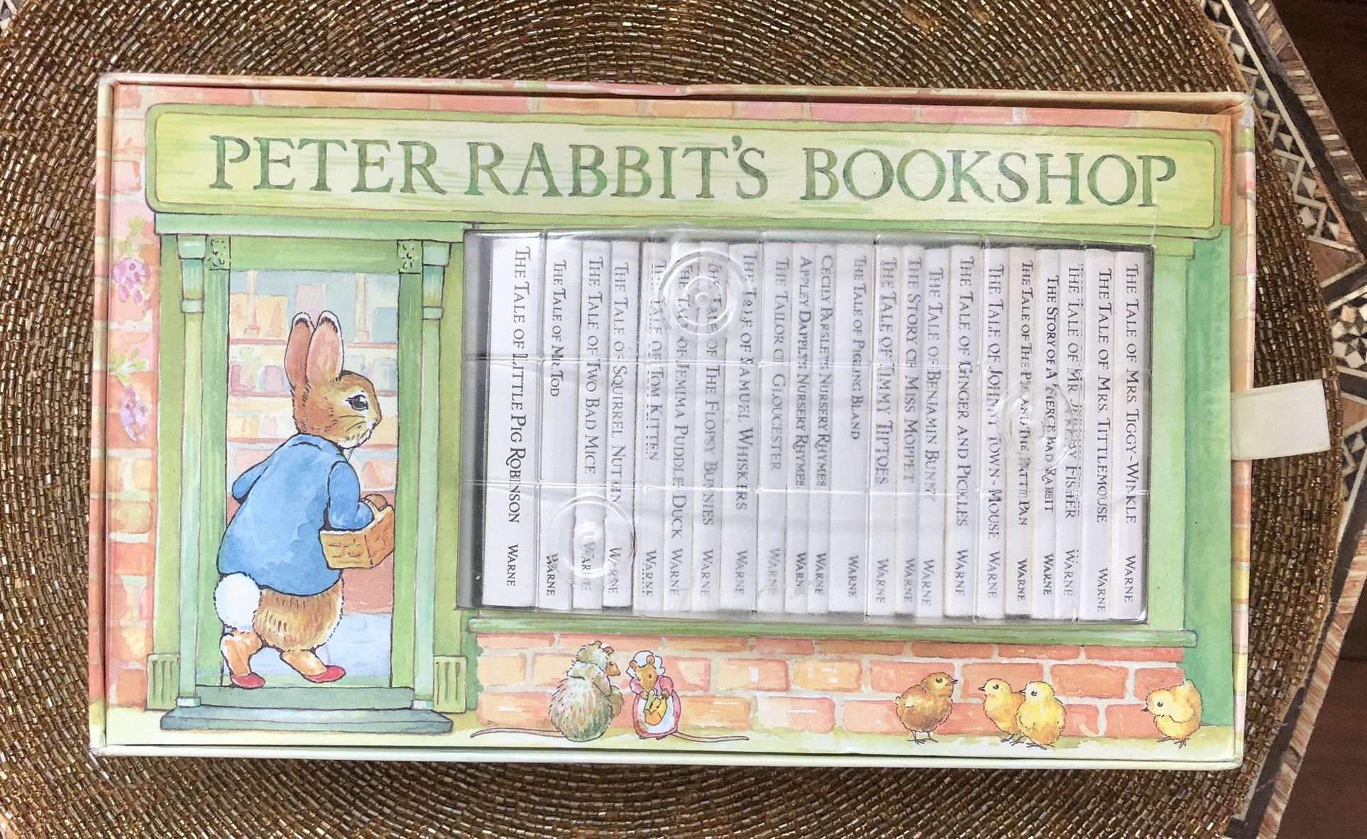 Mini Peter Rabbit Bookshop: Mini Books 1-23 (Beatrix Potter Read & Play ...