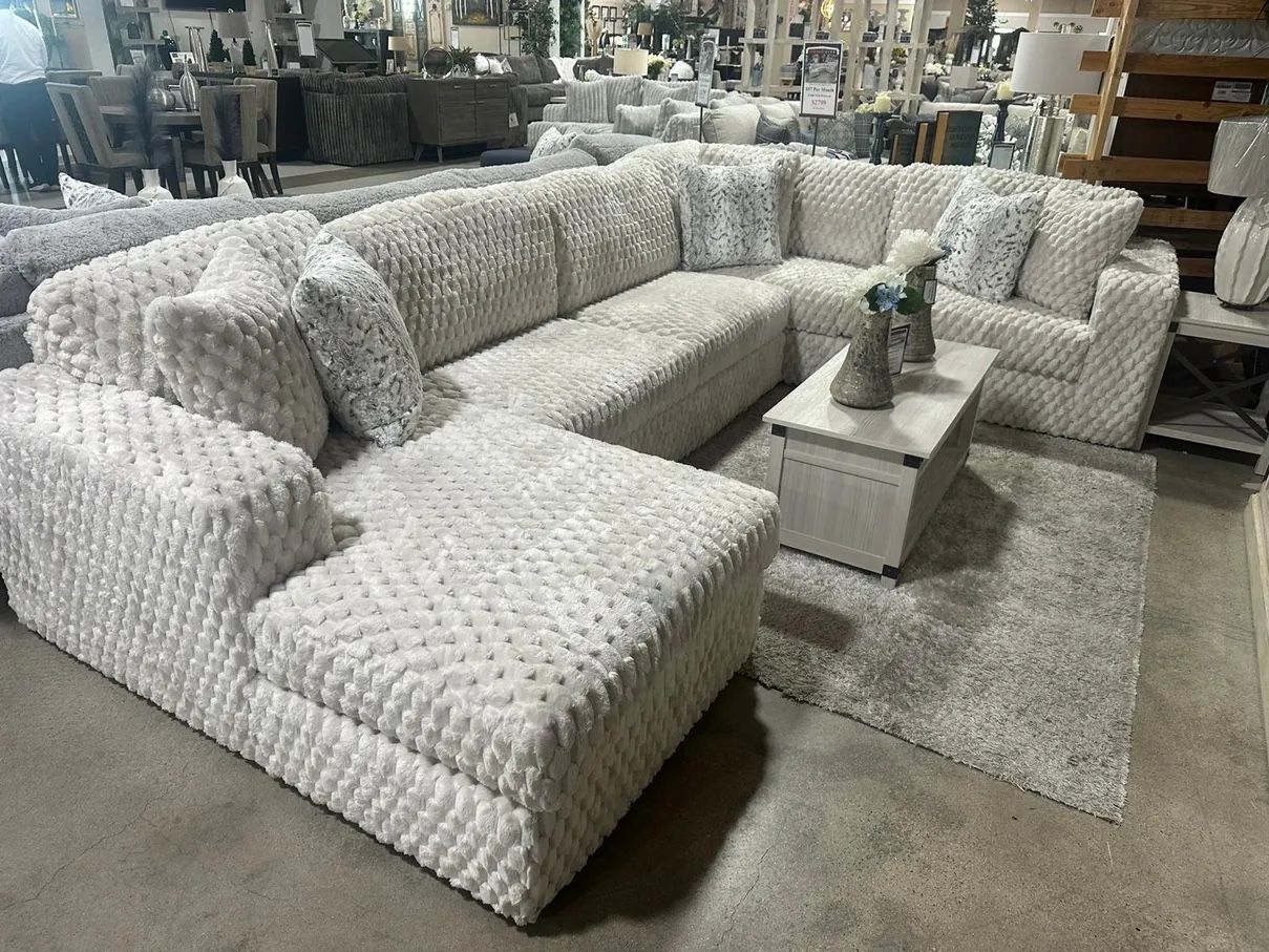 STERLING SECTIONAL W/ CHAISE CLOUD for Sale in Los Angeles, CA - OfferUp