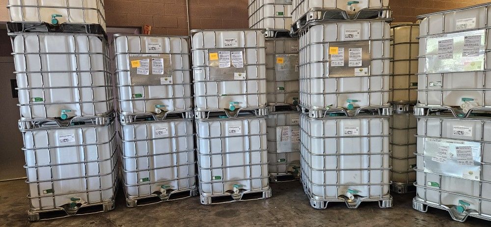 275 Gallon Tank Totes Food Grade for Sale in Avondale, AZ - OfferUp