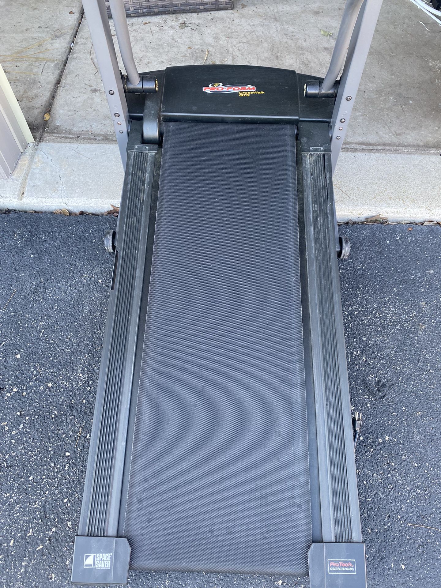 Proform Crosswalk GTS Treadmill for Sale in Yorkville, IL - OfferUp