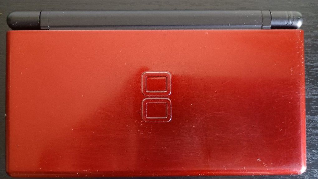 Maroon Nintendo ds for Sale in Bakersfield, CA - OfferUp