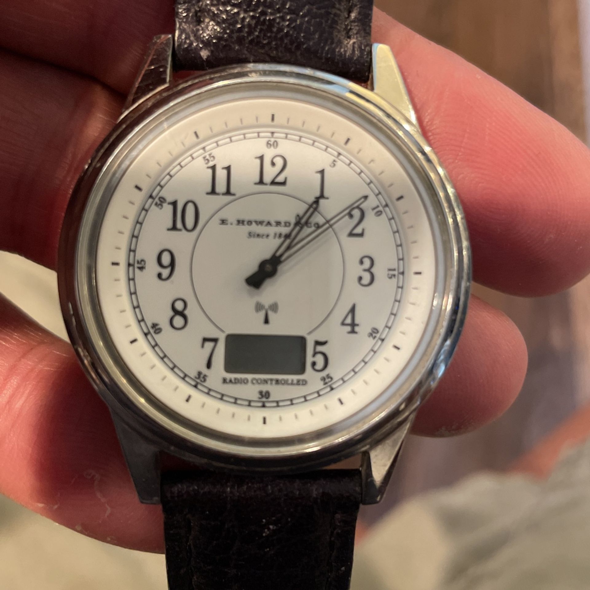 EH-23SA E Howard Stainless Steel Atomic Watch for Sale in Everett, WA ...