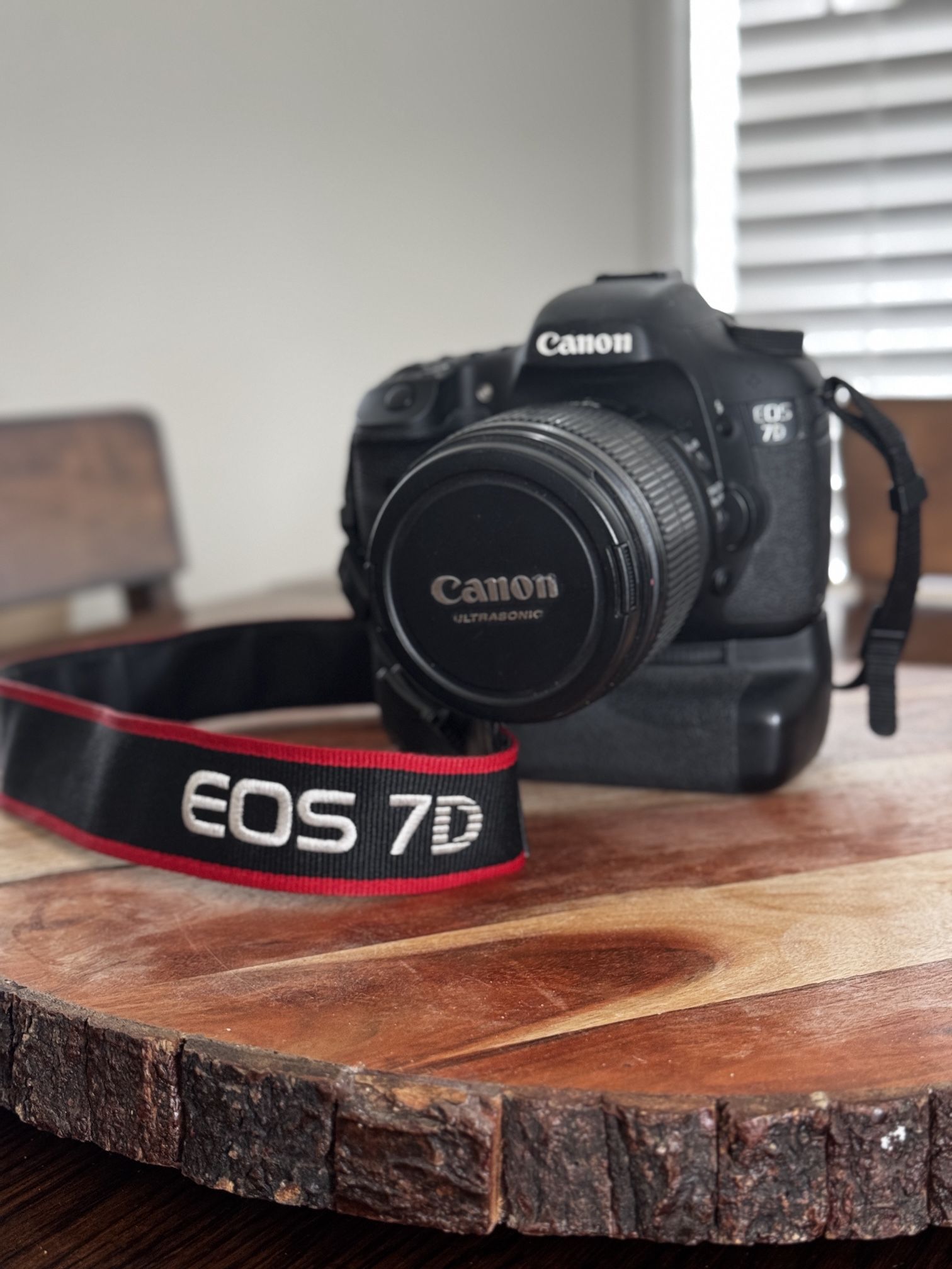 Cañón 7D Mark I with 2 Lenses Battery Grip for Sale in Hacienda Heights, CA - OfferUp