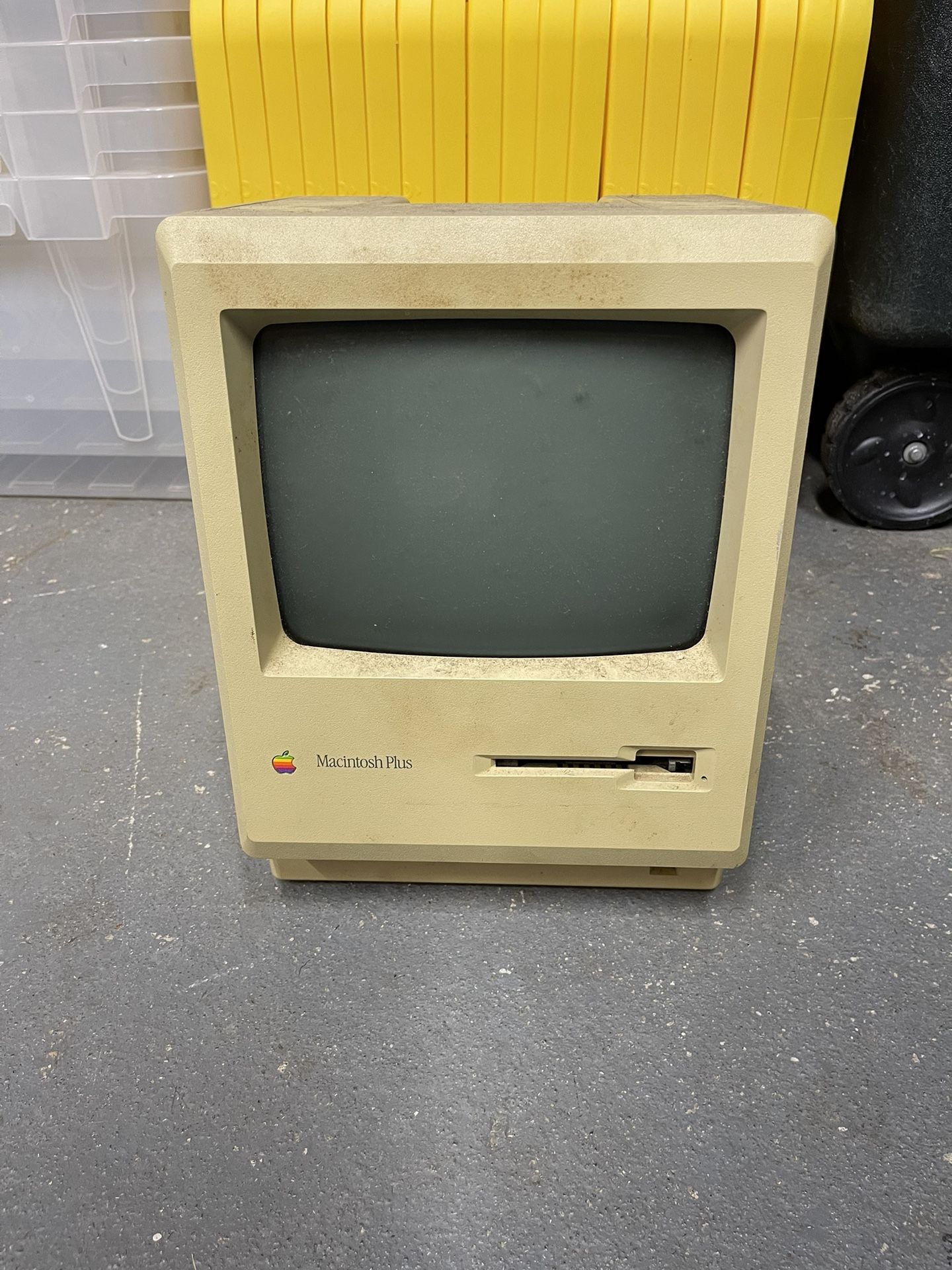Vintage Apple Macintosh Plus 1MB Desktop Computer - M0001A Monitor Only ...