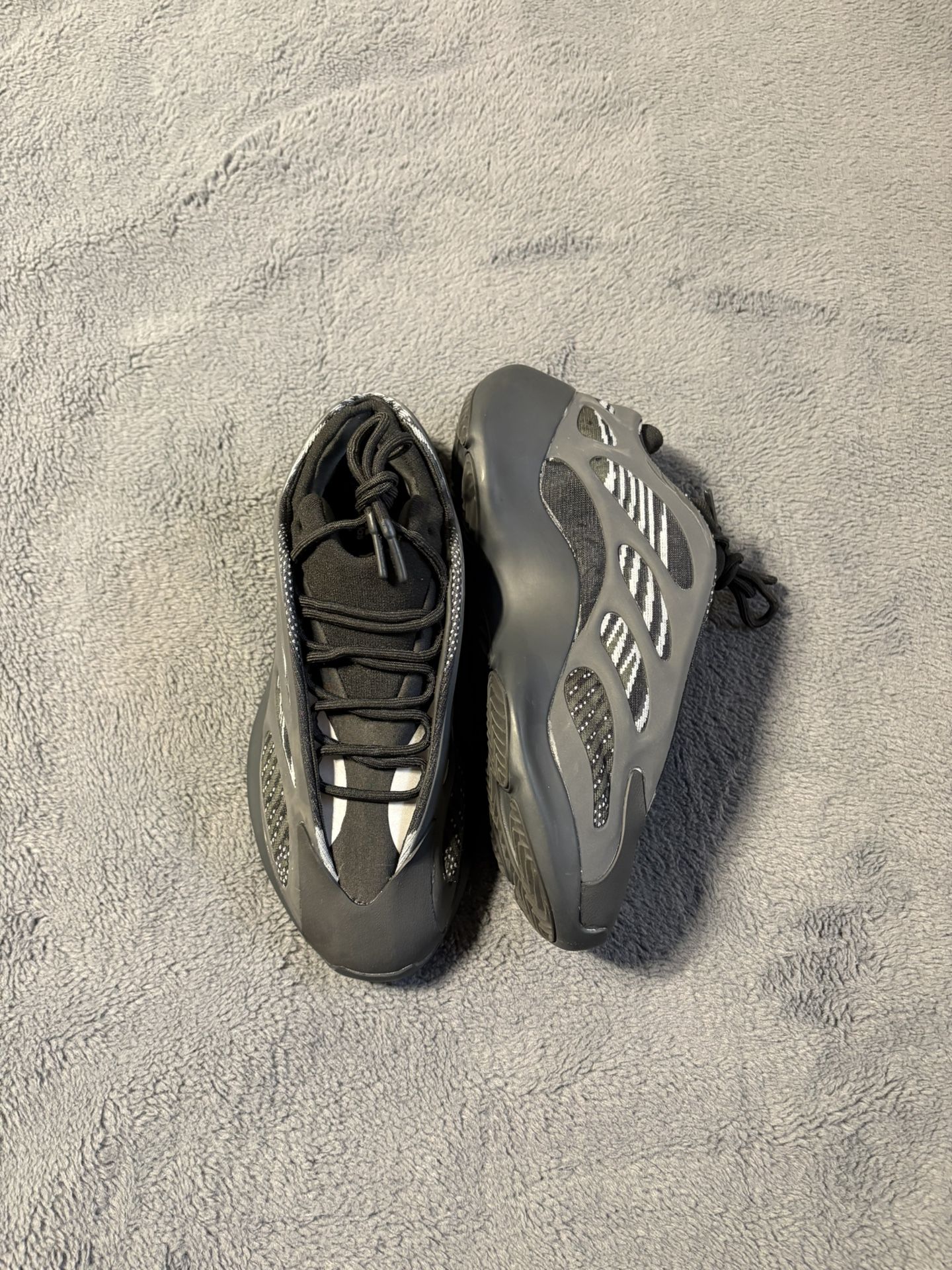 Yeezy 700 V3