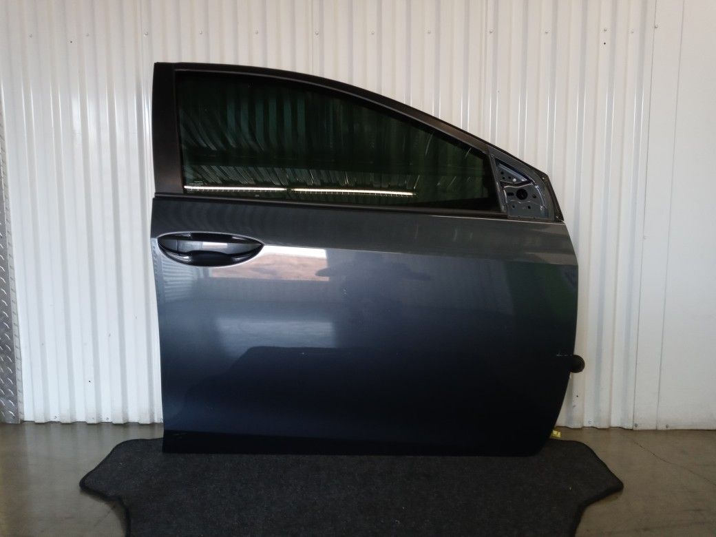 2014 2015 2016 2017 2018 2019 Toyota Corolla Passenger Side front door ...