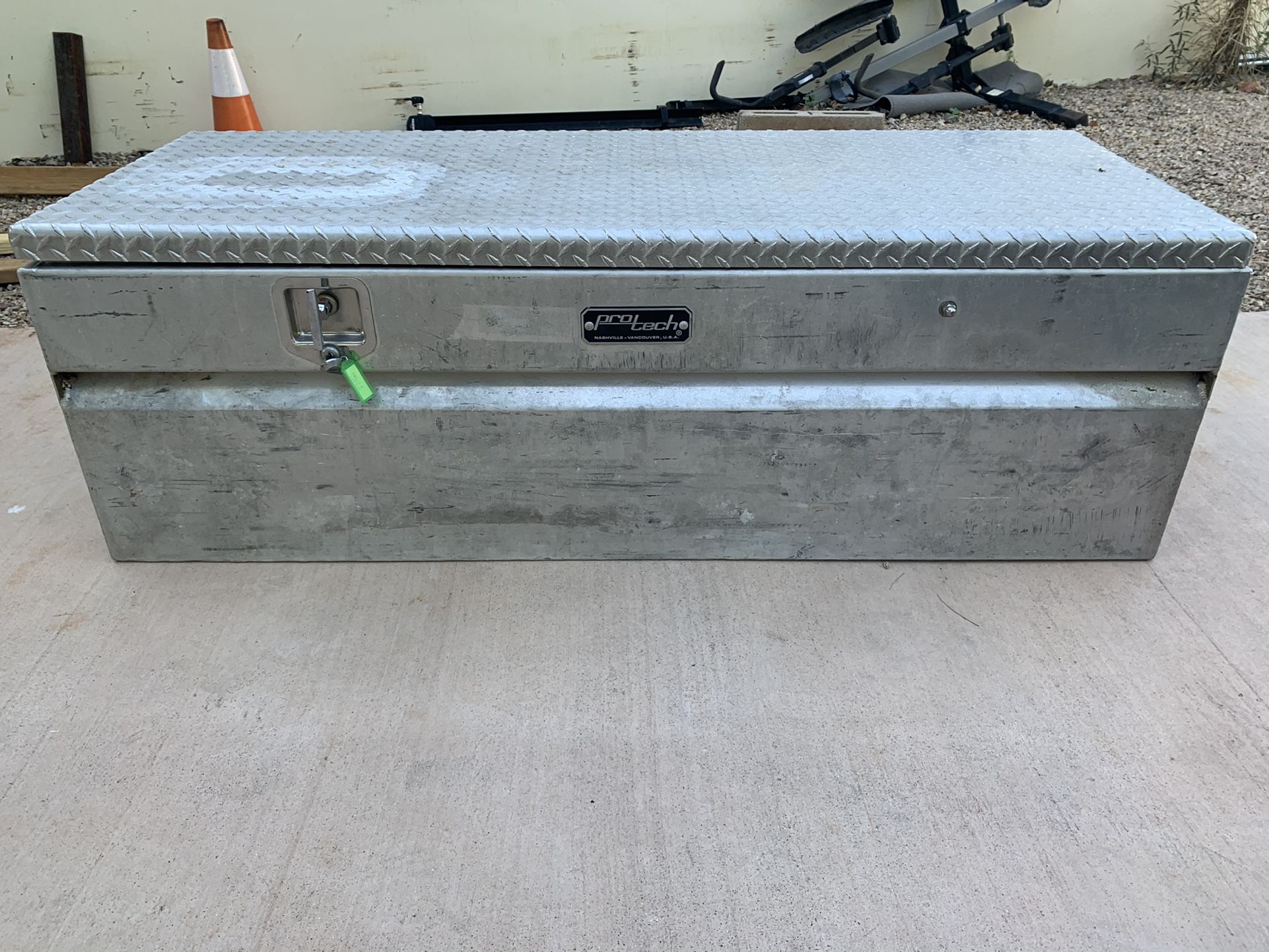 Protech Diamondplate Truck Tool Box w/ New Gas Struts for Sale in ...