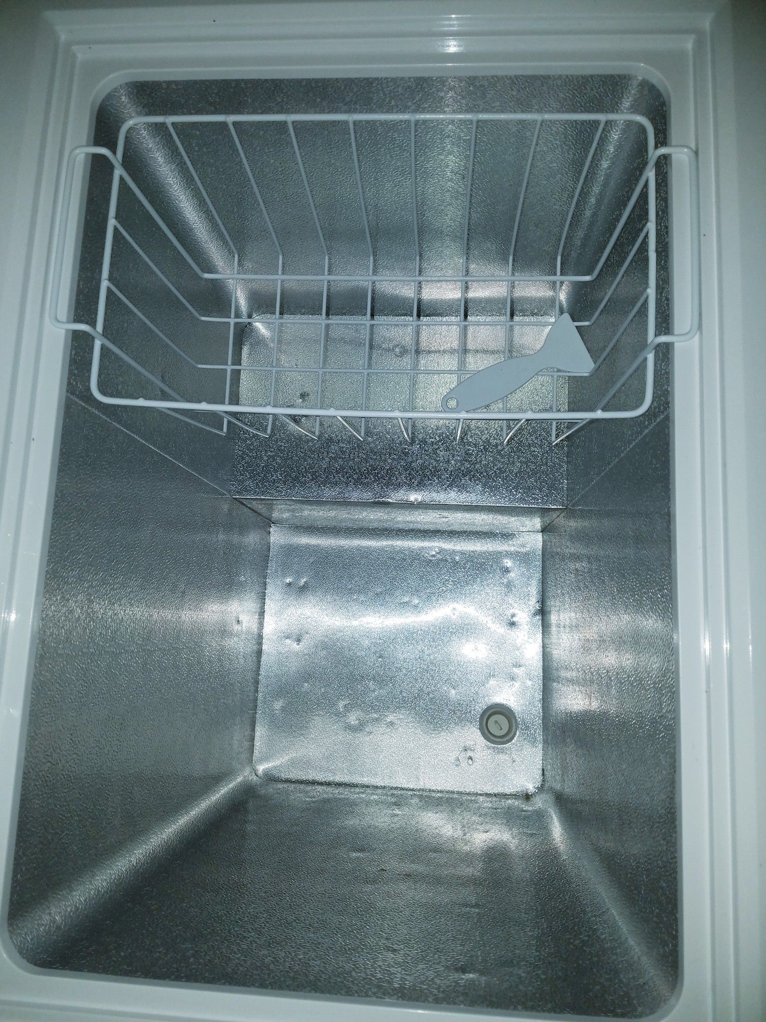 Magic Chef Deep Freezer, Model HMCF35W2, 3.5 cu ft. for Sale in Silver ...