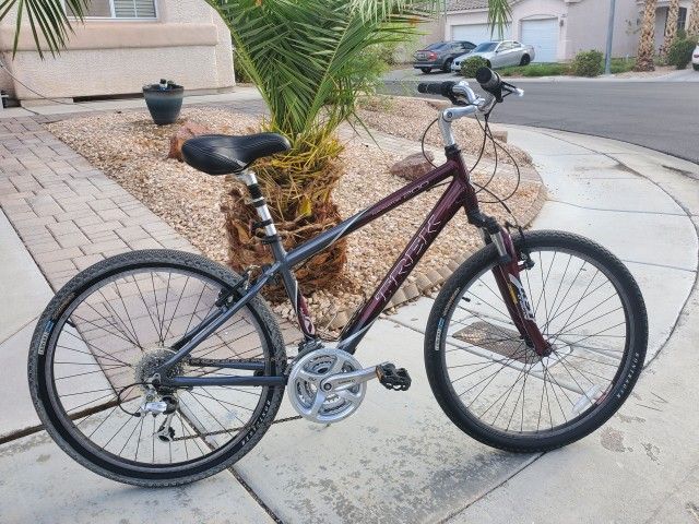 TREK NAVIGATOR 200 ALUMINUM 24 SPEED HYBRID/ COMFORT BIKE- 26 INCH for Sale in Las Vegas, NV ...