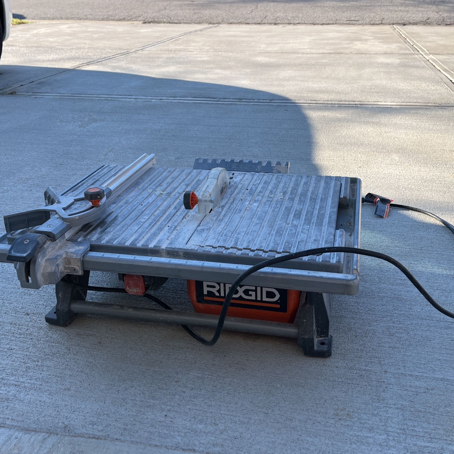 Ridgid Blade Corded Table Top Wet Tile Saw for Sale in O'fallon, MO ...