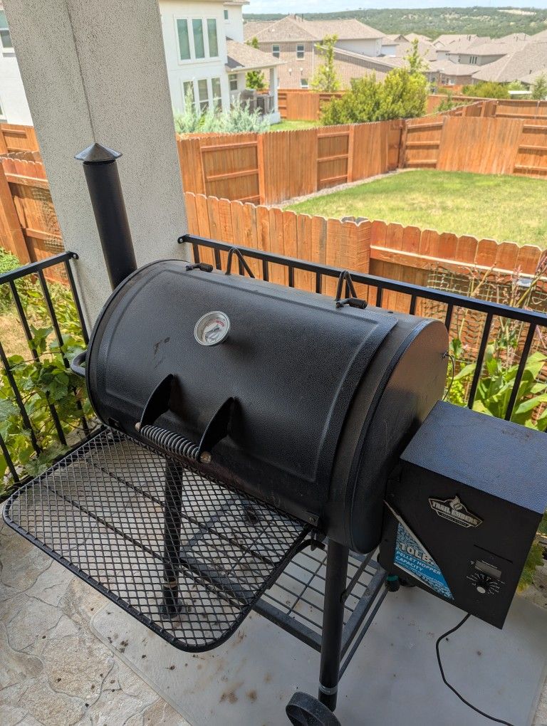 Trail Embers pellet grill for Sale in Austin, TX - OfferUp
