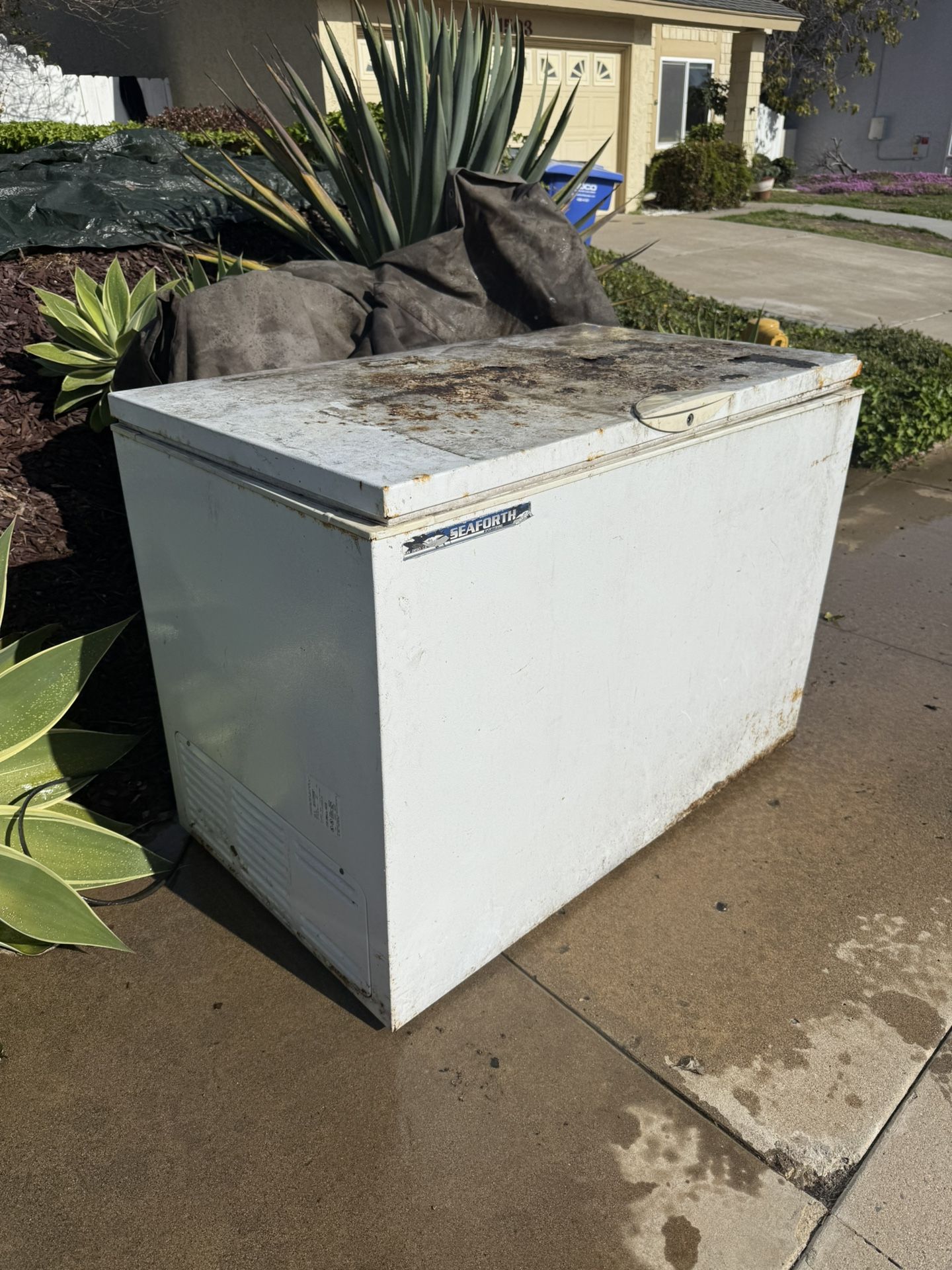 Box Freezer - FREE for Sale in Encinitas, CA - OfferUp