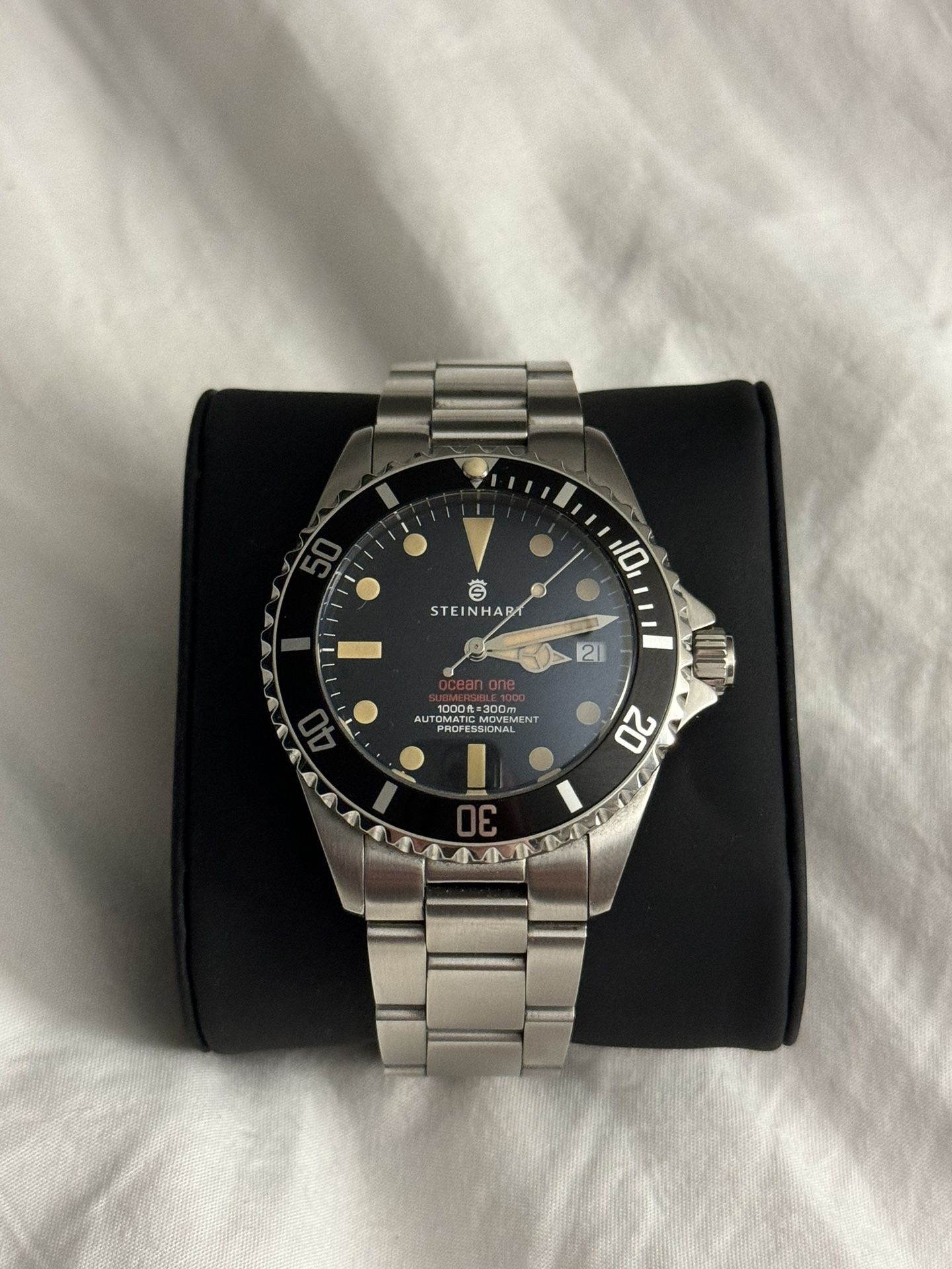 Steinhart Ocean 39 Vintage RED Diver Watch for Sale in Los Angeles, CA ...