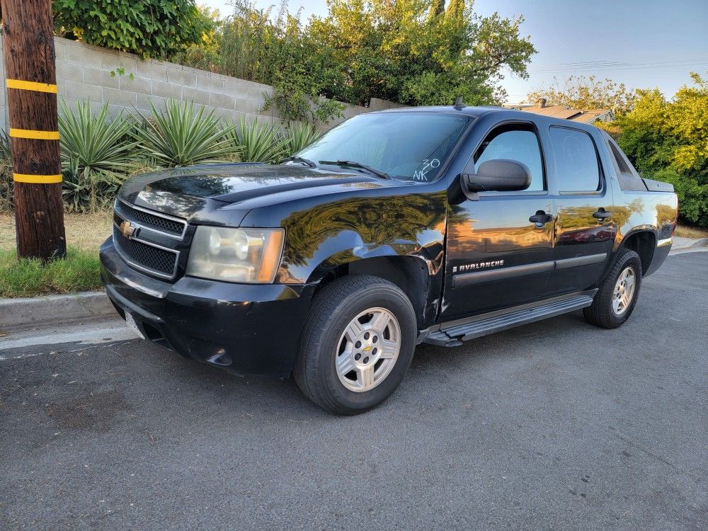 07-13 Chevy Avalanche Front Bumper for Sale in Los Angeles, CA - OfferUp