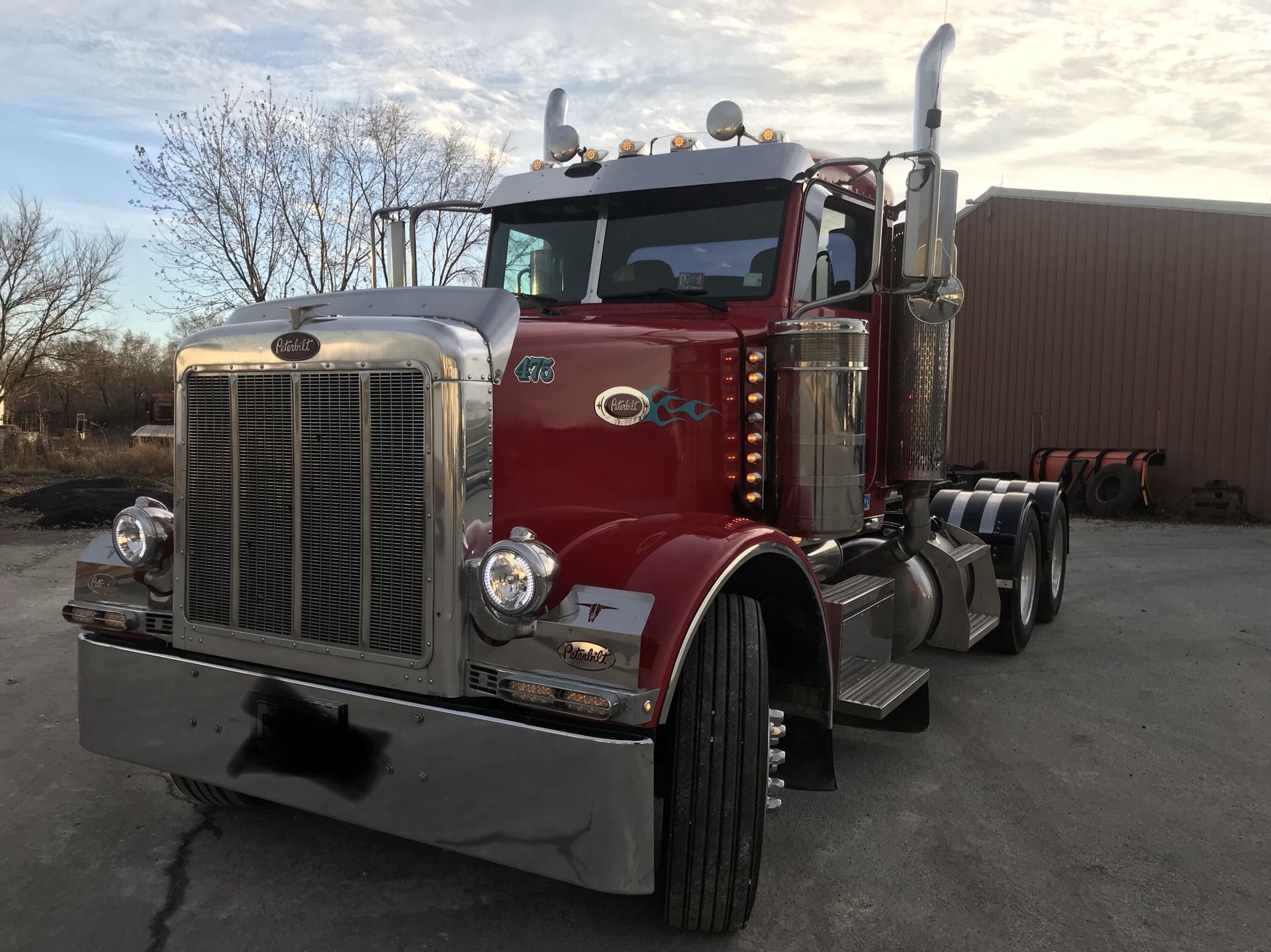2004 peterbilt 378 custom for Sale in Mokena, IL - OfferUp
