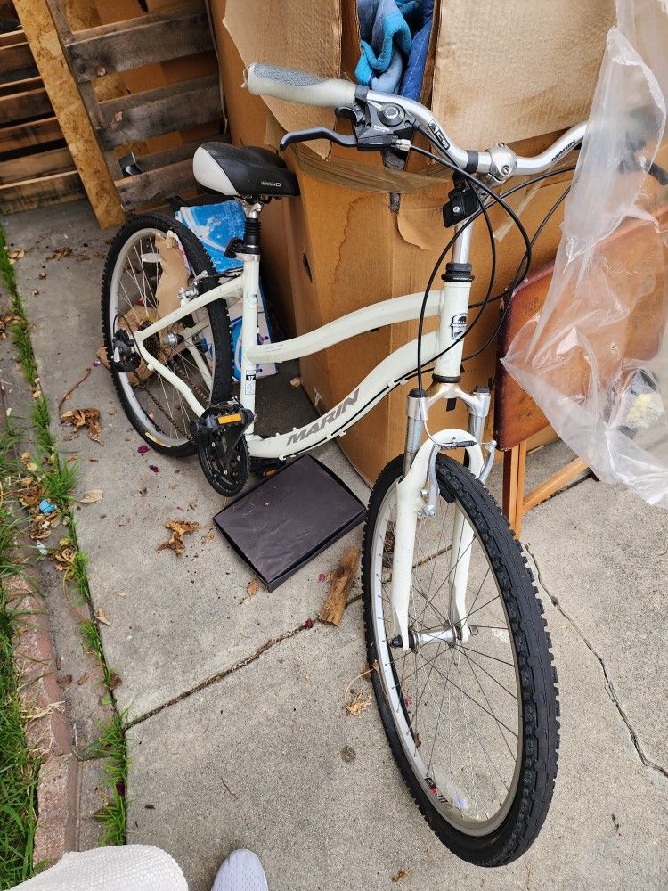 Marin Bike With Shocks for Sale in Costa Mesa, CA - OfferUp