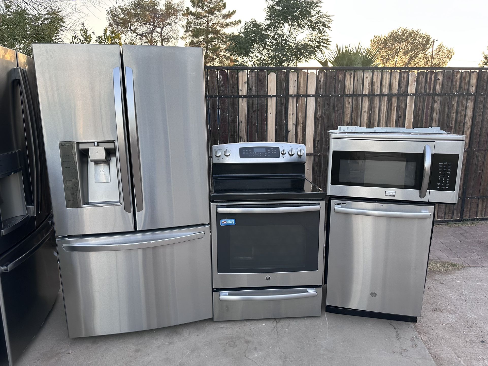 Stainless Steel Kitchen Appliance Set for Sale in Phoenix, AZ - OfferUp