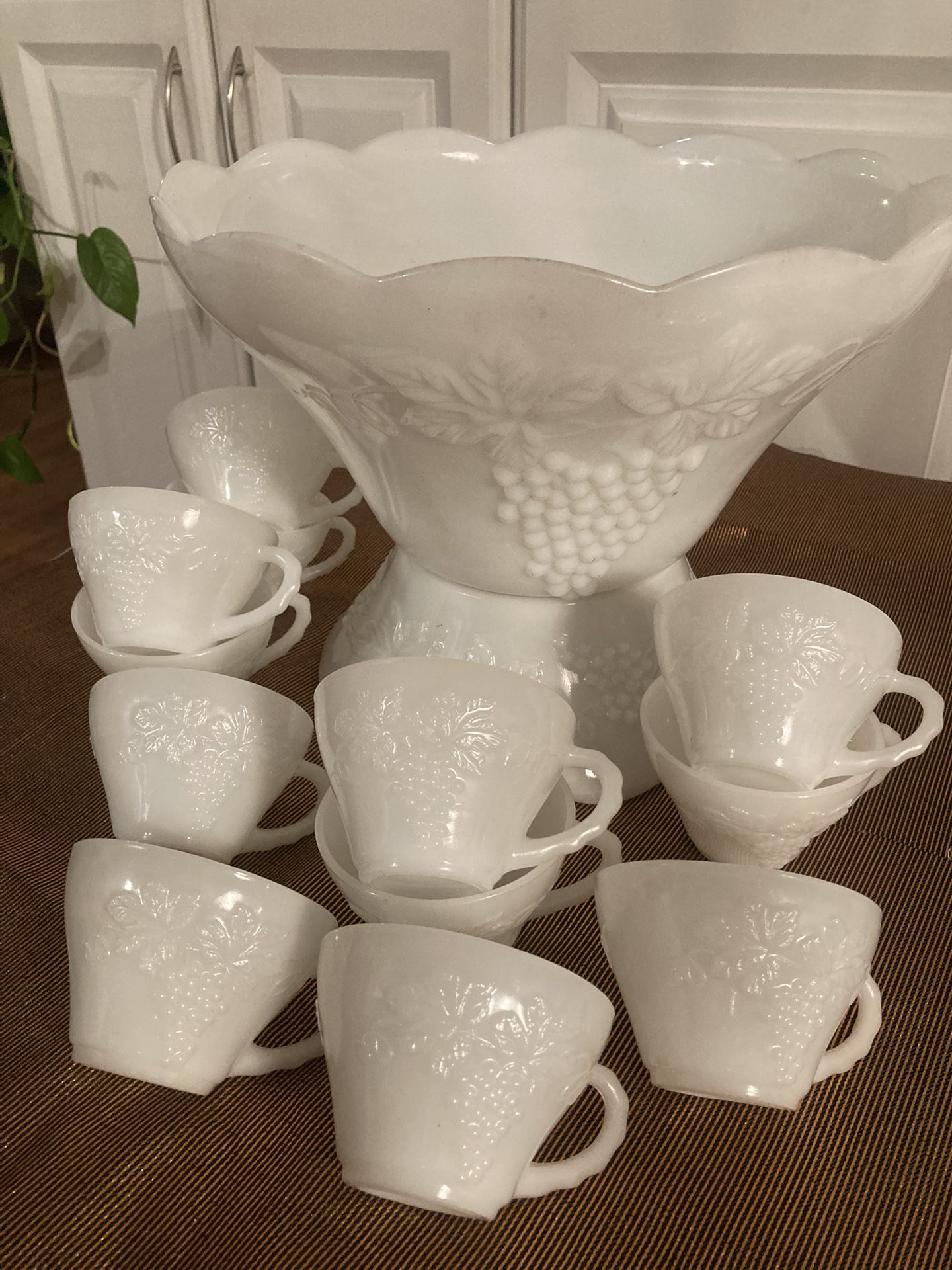 Vintage Anchor Hocking Milk glass for Sale in Irwindale, CA - OfferUp