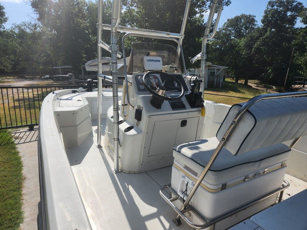 ProMaster Travis Edition Center Console for Sale in Trinidad, TX - OfferUp