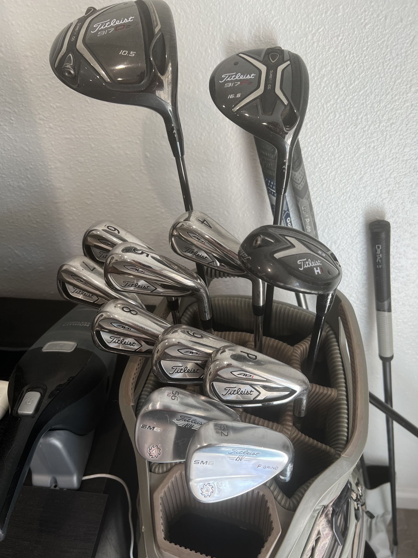 Titleist Golf Set Driver 3w Hybrid And 4ion To Sw Almost New Condition ...