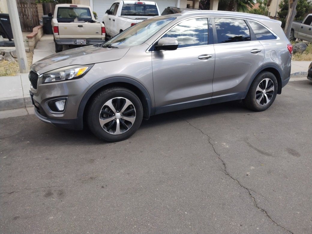 2017. Kia Sorento. for Sale in Perris, CA - OfferUp