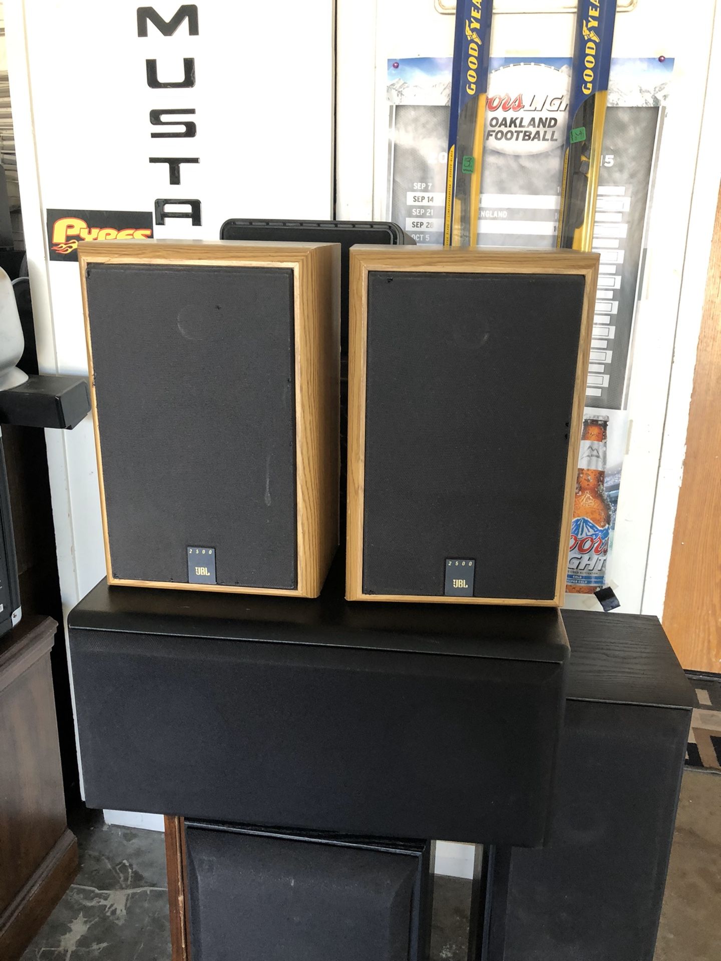 Vintage JBL 2500 Bookshelf Speaker for Sale in Berenda, CA - OfferUp