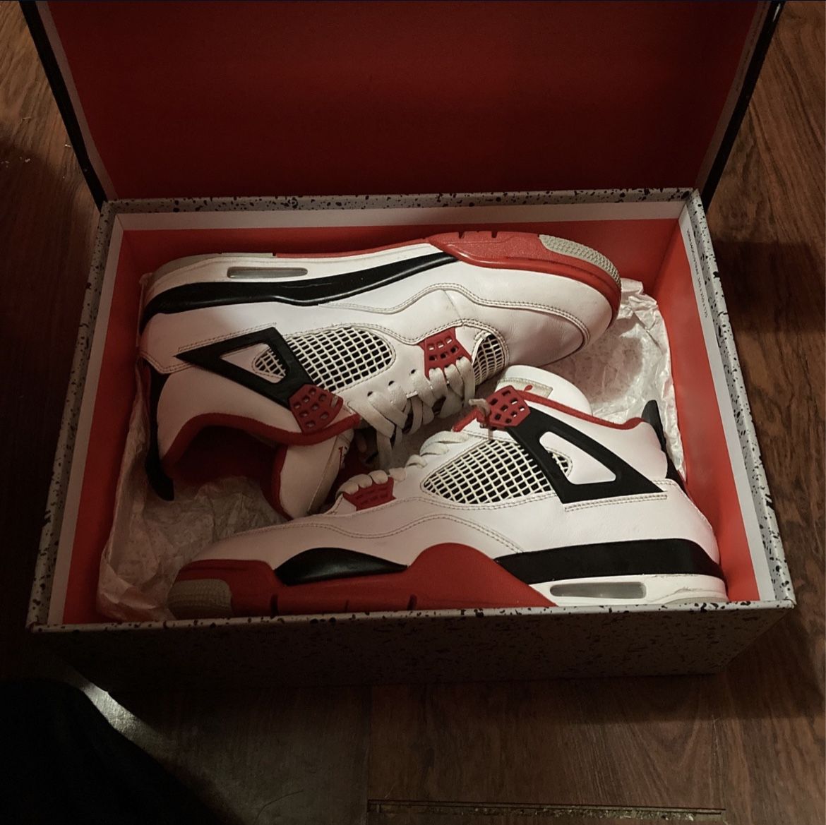 Jordan 4 Fire Red Size 10.5 (READ DESC) for Sale in San Antonio, TX ...