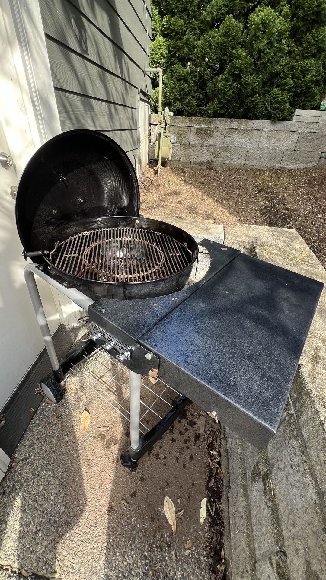 Weber 22” Performer Kettle with Side Table And Cover for Sale in ...