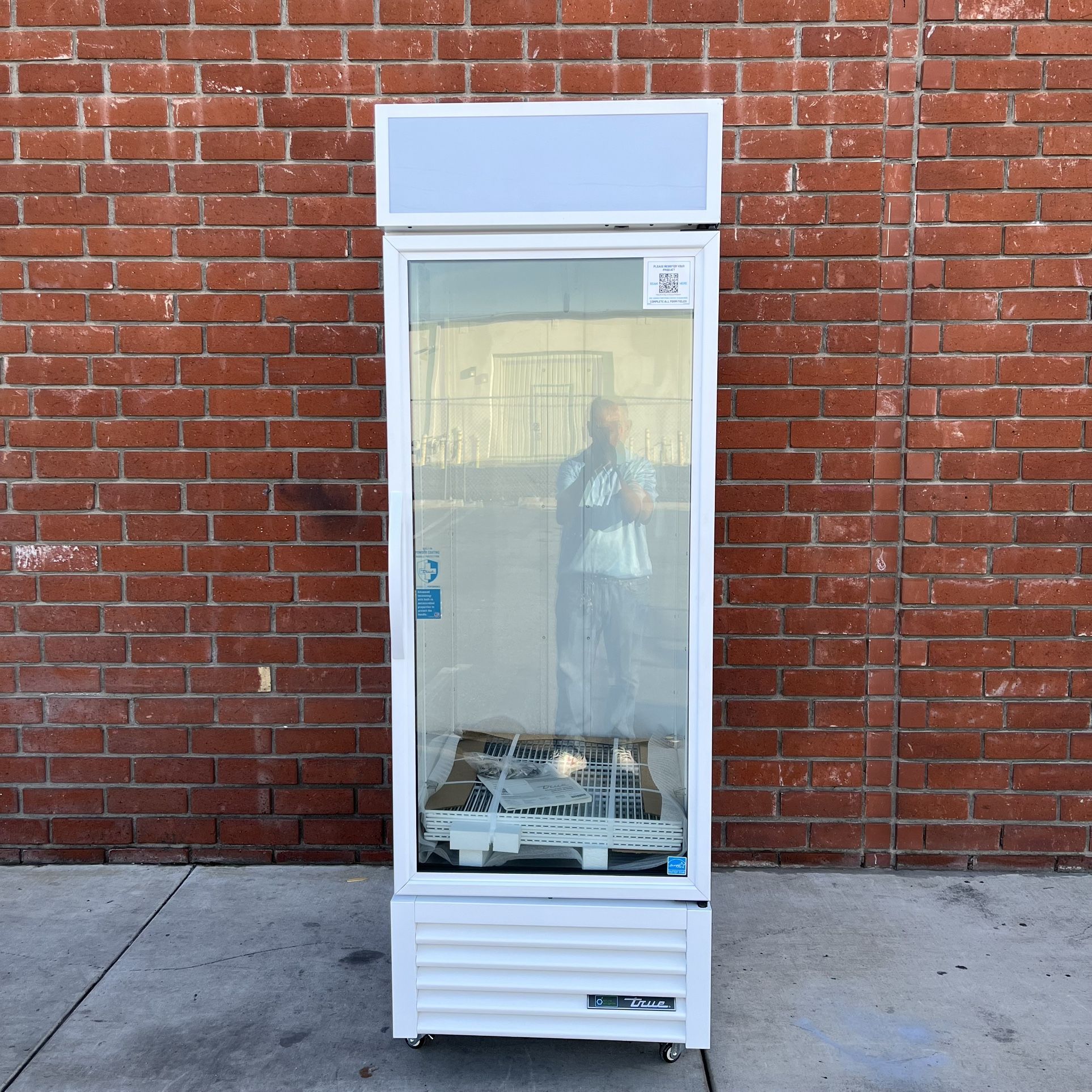 True GDM-23-HC~TSL01 27" GDM Series One Section Glass Door Merchandiser ...