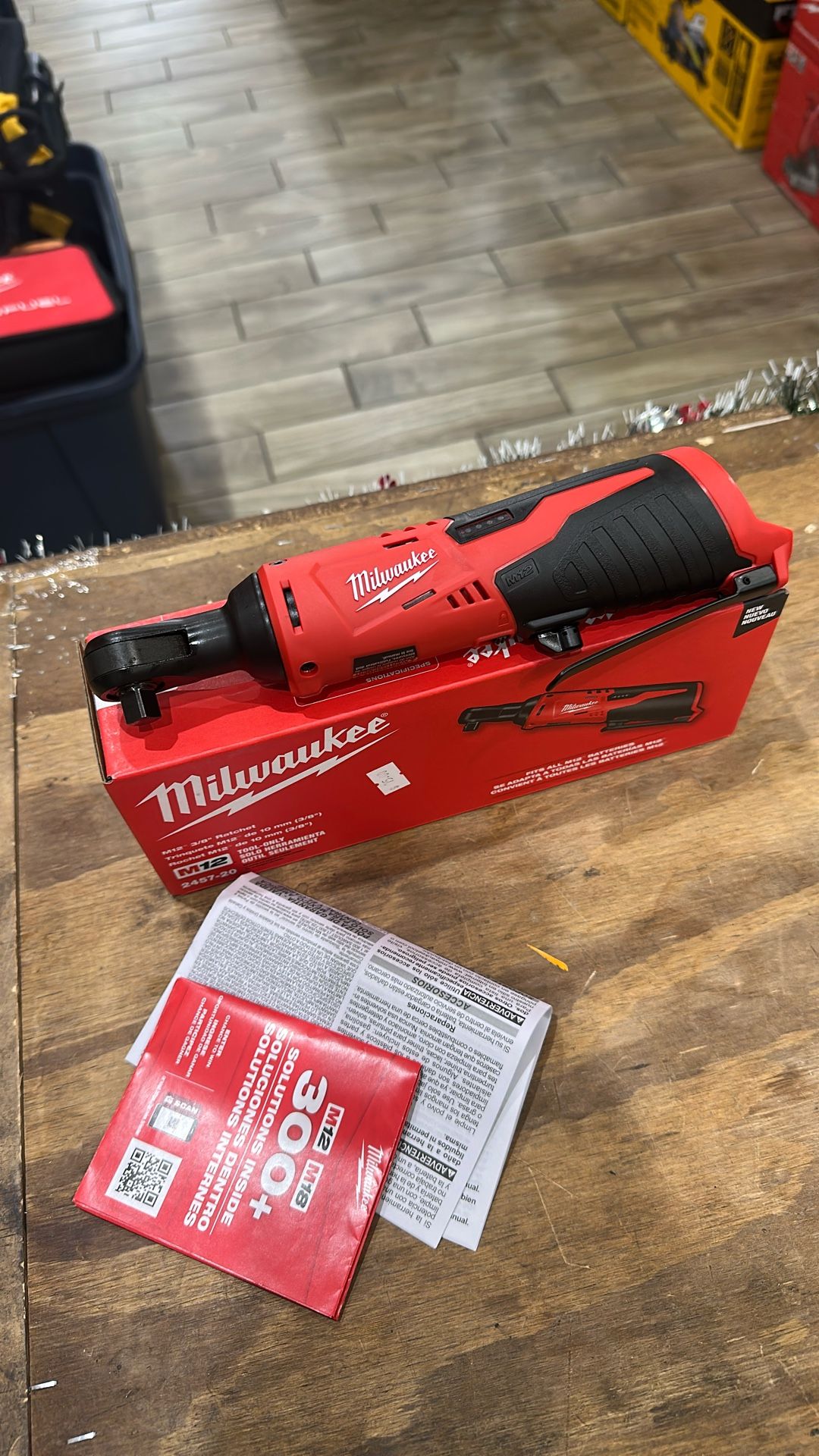Milwaukee M12 12V Lithium-Ion Cordless 3/8 in. Ratchet (Tool-Only) for ...