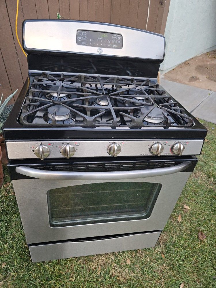 Ge Gas Stove for Sale in Las Vegas, NV - OfferUp