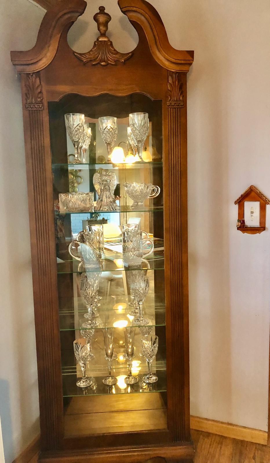 wooden showcase/Display Cabinet for Sale in Alvadore, OR - OfferUp