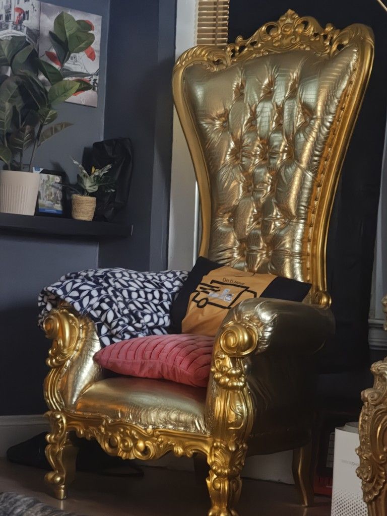 All Gold Throne Chair for Sale in Garfield Heights, OH - OfferUp