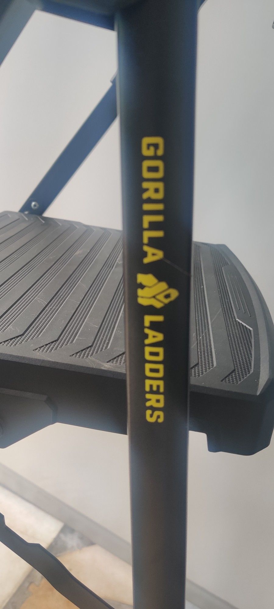 3-Step Pro-Grade Steel Ladder for Sale in Pompano Beach, FL - OfferUp