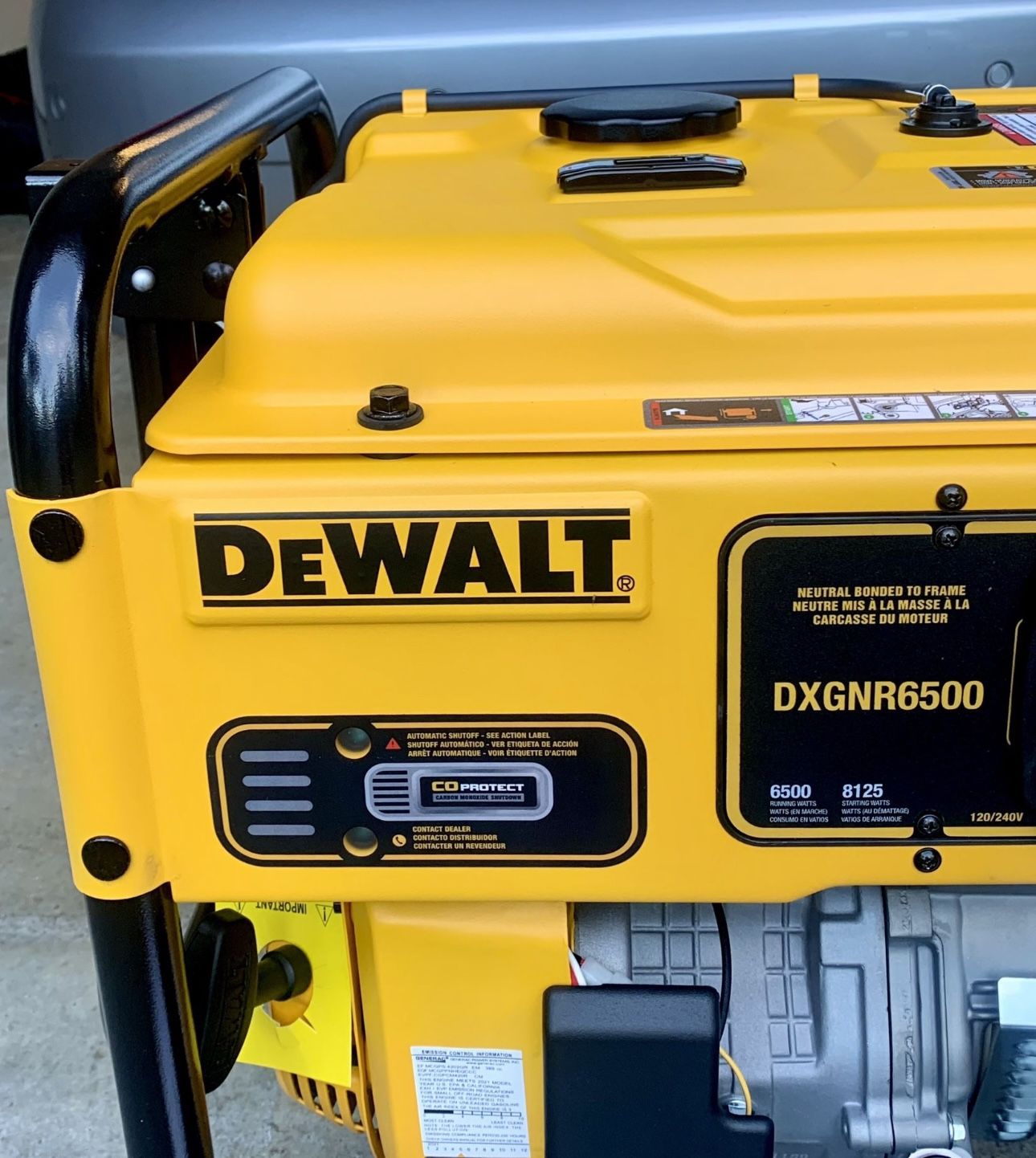 DeWALT - DXGNR6500 | 6500-Watt Manual Start Gas-Powered Portable ...