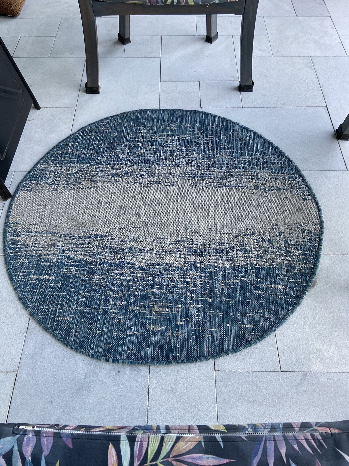 2 Outdoor Rugs Unique Loom Modern Collection for Sale in Zephyrhills ...