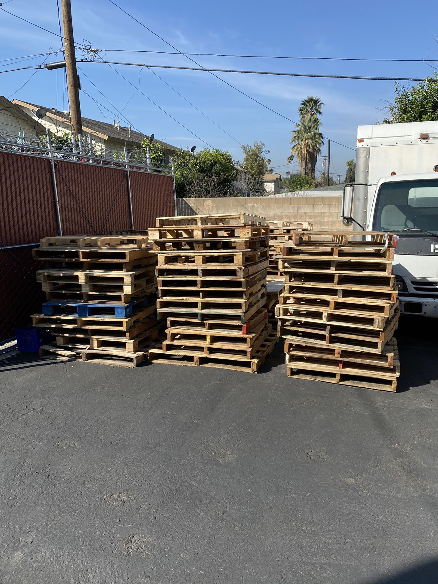 Free pallets must take all from 7 to 3 pick up only for Sale in ...