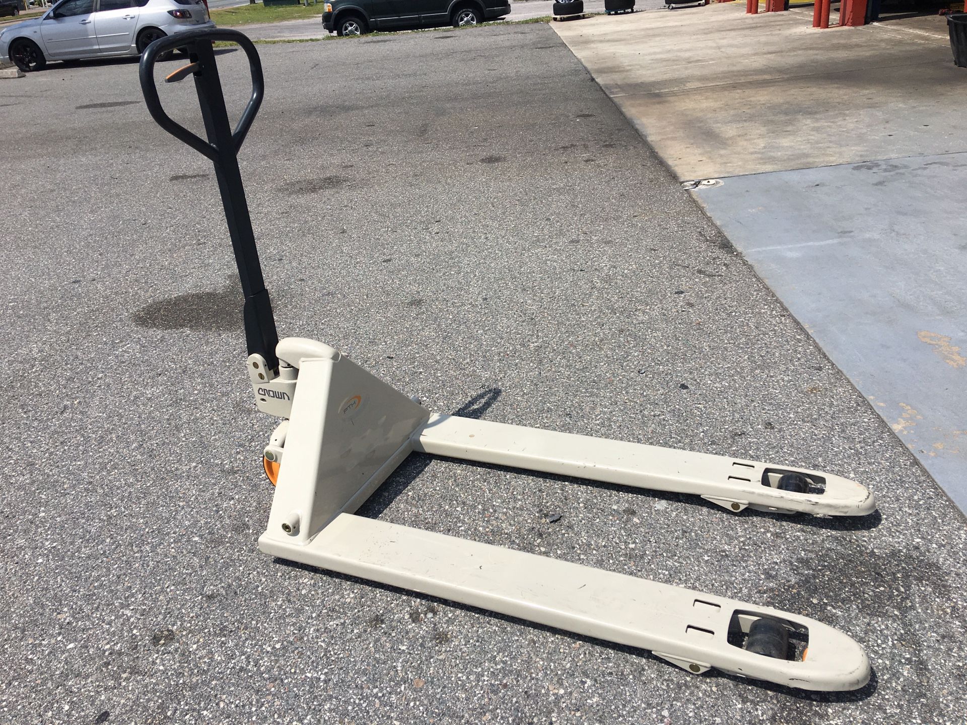 Heavy duty PTH crown pallet jack for Sale in Orlando, FL - OfferUp