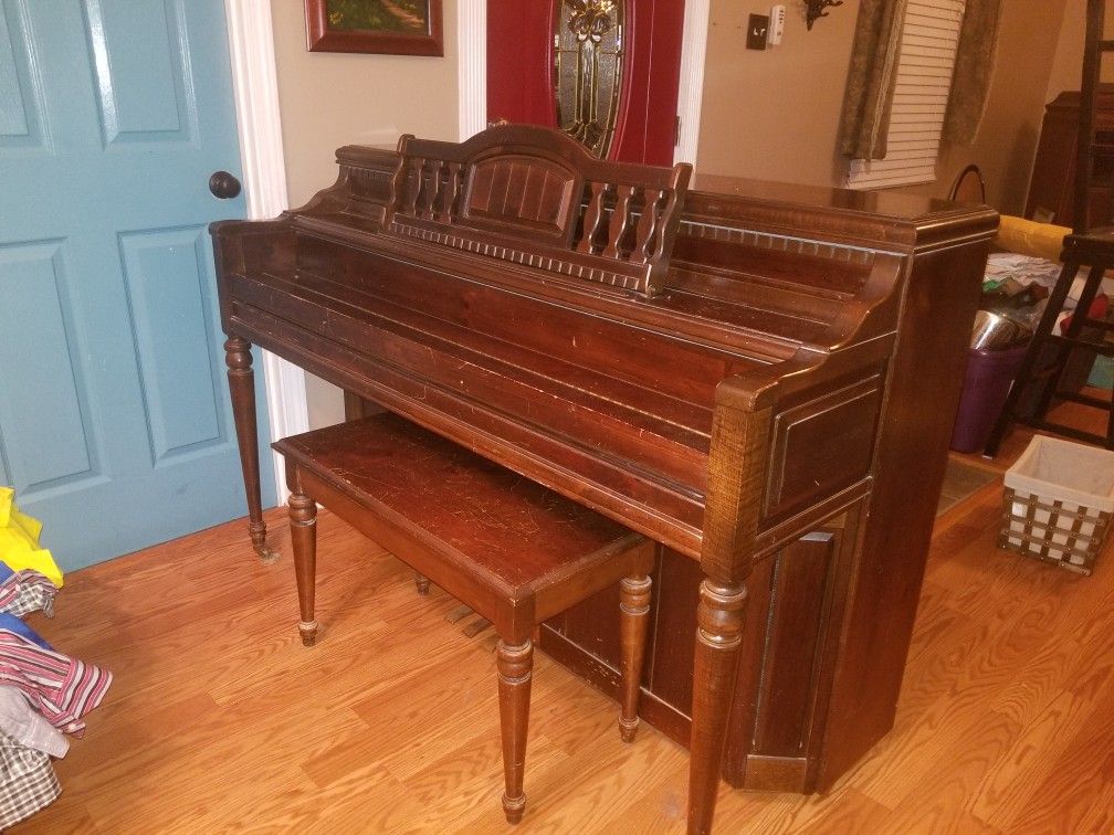 Everett Piano 1980